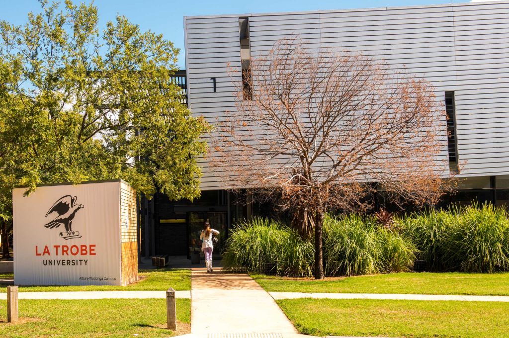 Pathways and entry schemes, Albury-Wodonga Campus, Study in Albury-Wodonga, La Trobe University