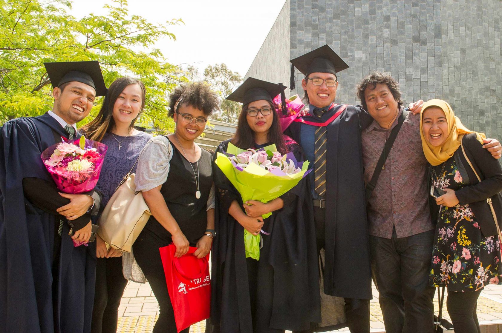 10 things to consider when choosing the right university course, International students, Student ...