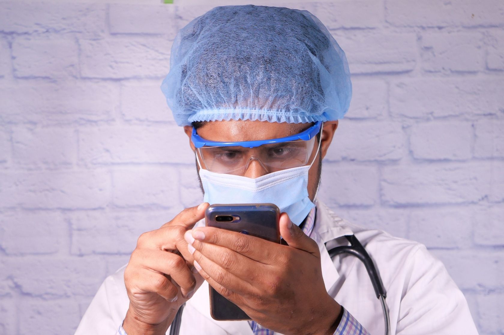 Clinicians' Phones Cybersecurity Risk | Mirage News