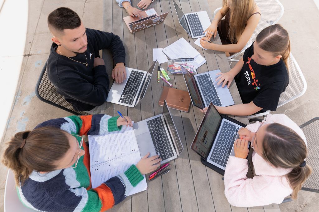 Study with the School of Education, School of Education, La Trobe ...